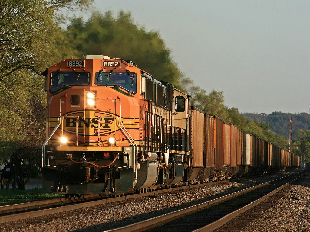 BNSF 8892
